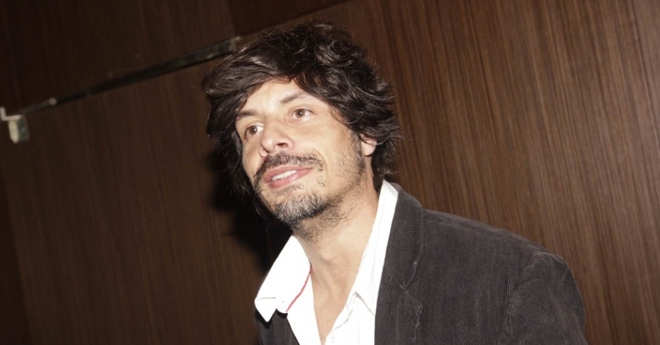 Regina Duarte recebe famosos em pré-estreia de peça em São Paulo ...