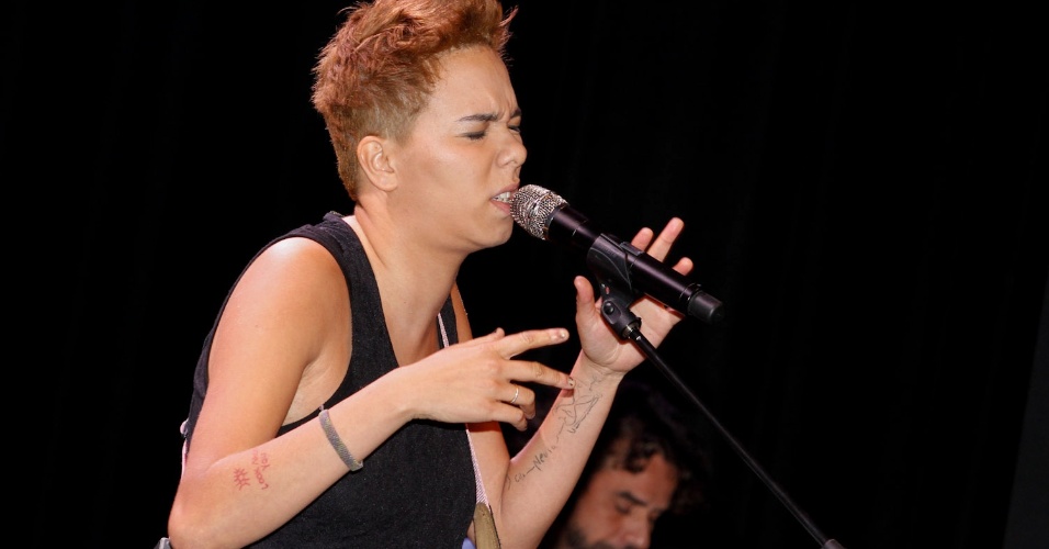 Fotos: Maria Gadú e Nando Reis fazem show em festa de São Paulo - 30/10 ...