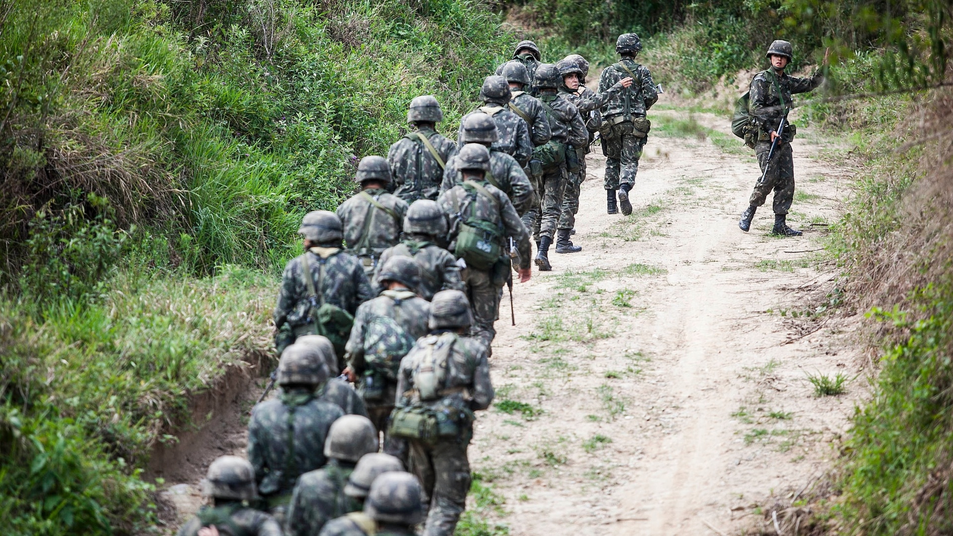 Fotos: Exército simula guerra civil no Vale do Paraíba, em SP - 06/11 ...