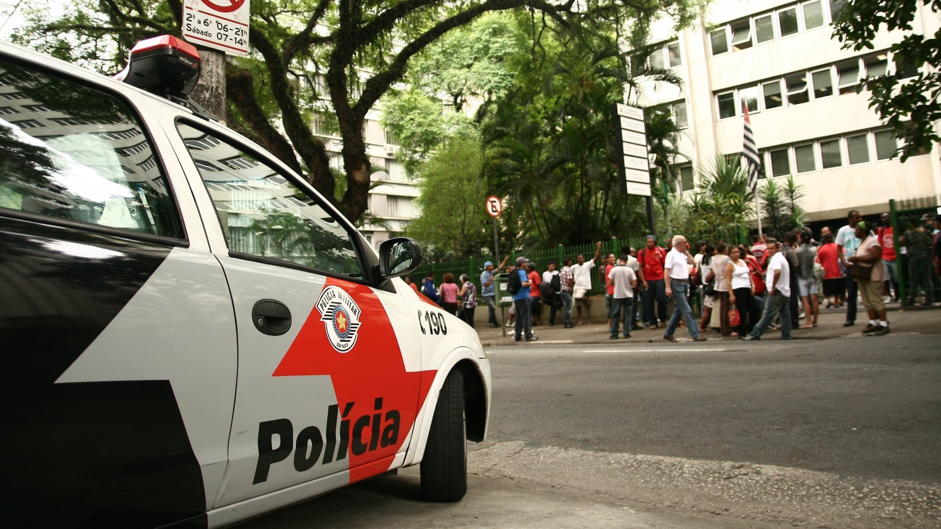 Fotos: Movimento dos Trabalhadores Sem Teto invade prédio do Estado no ...