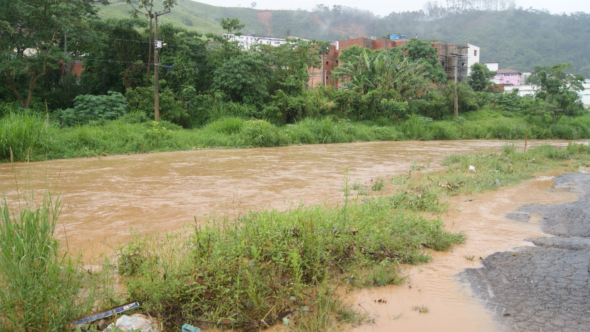 Fotos: Temporal deixa cidades no Rio de Janeiro em alerta máximo - 13 ...