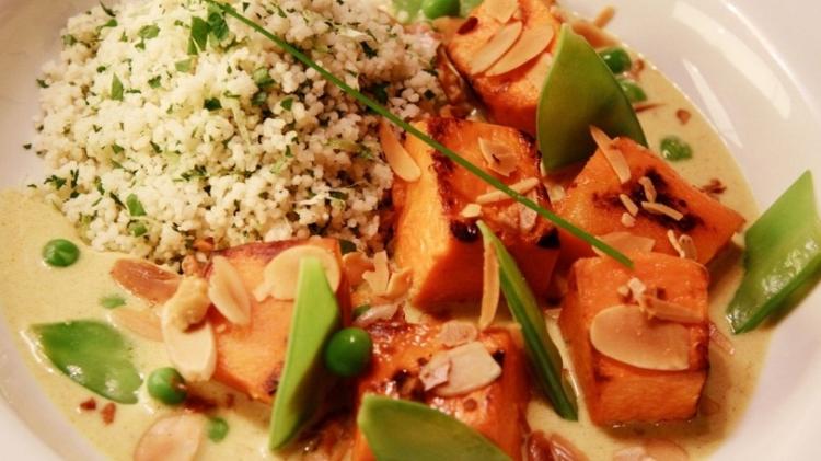 Aprenda receitas saborosas de cuscuz marroquino - 02/12/2019 - UOL Nossa