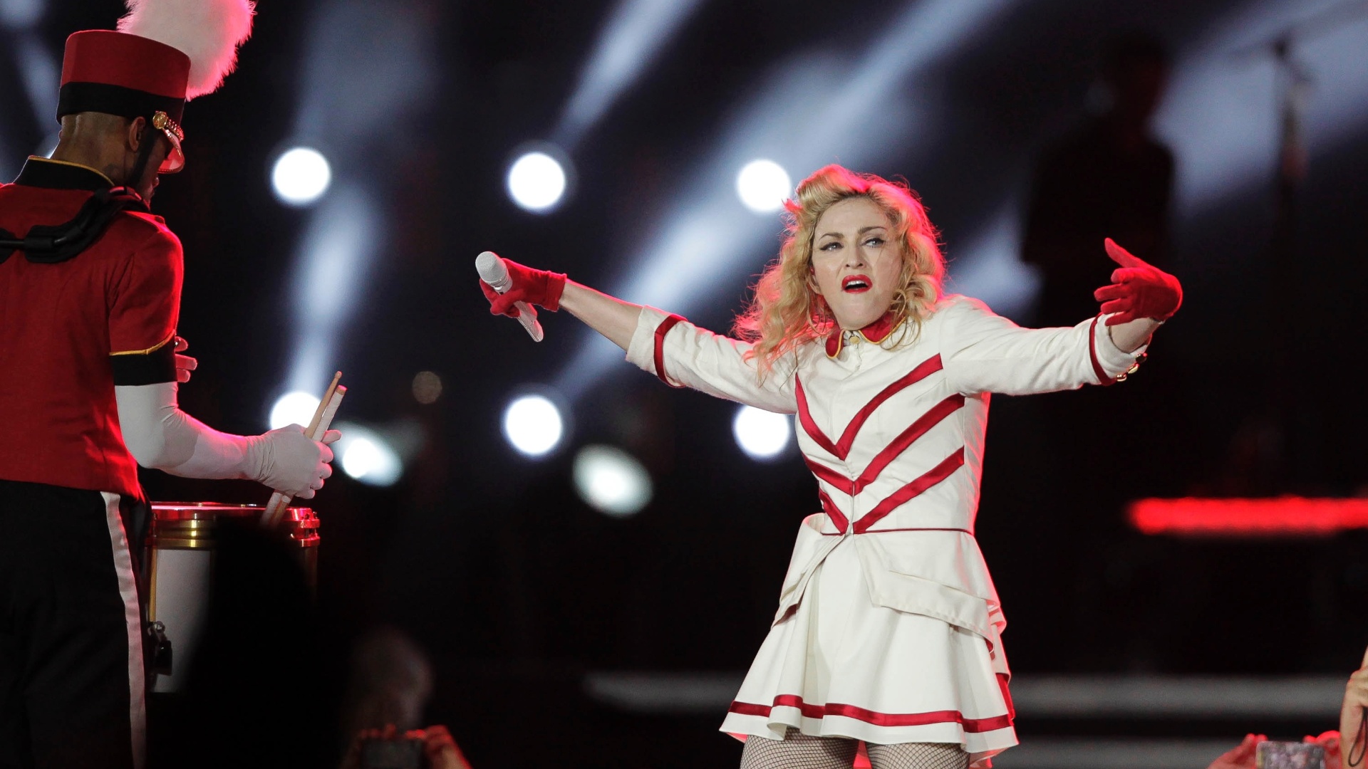 Fotos: Veja fotos do show de Madonna em São Paulo na turnê "MDNA" - 04 ...