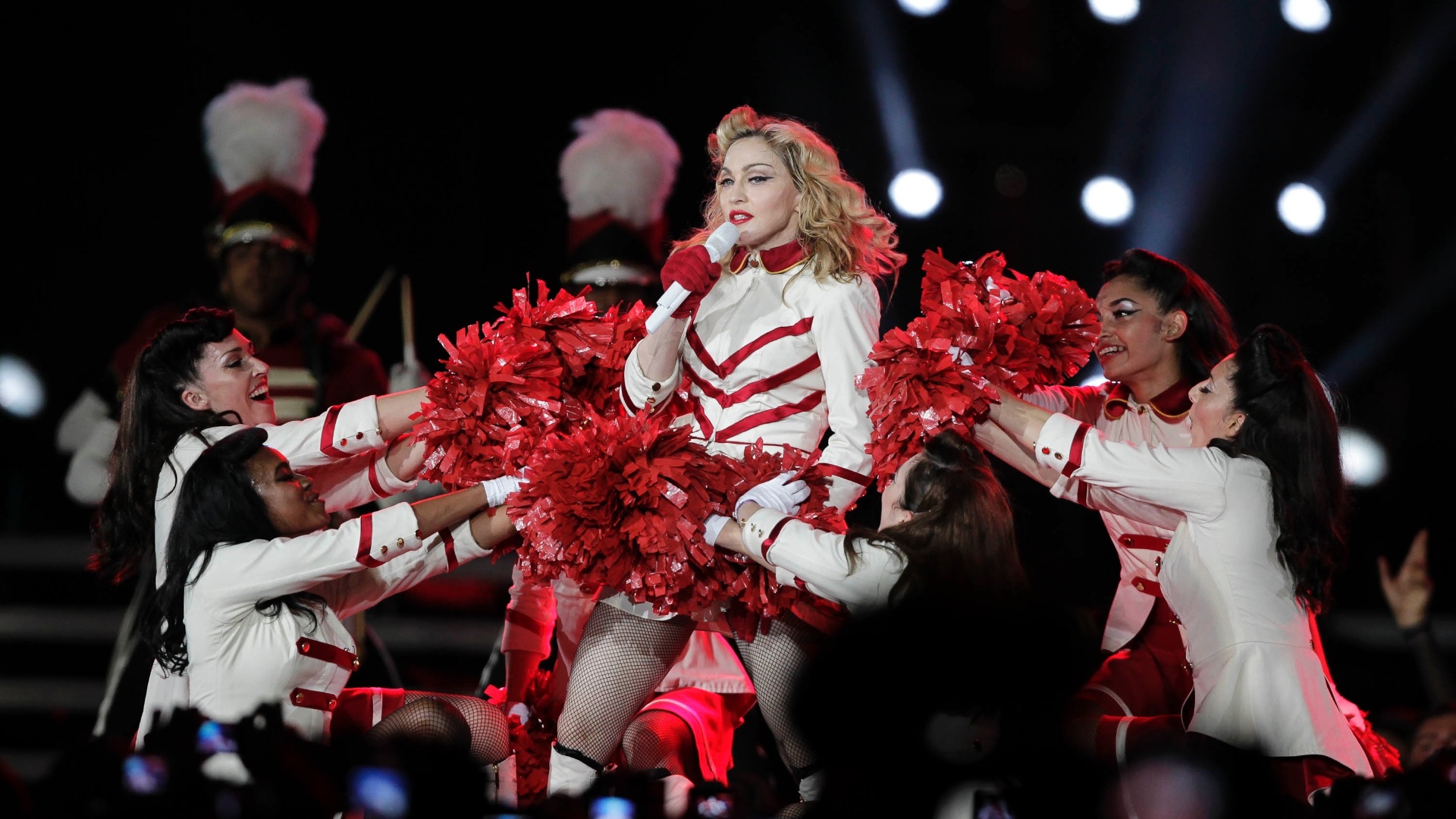 Fotos: Veja fotos do show de Madonna em São Paulo na turnê "MDNA" - 04 ...