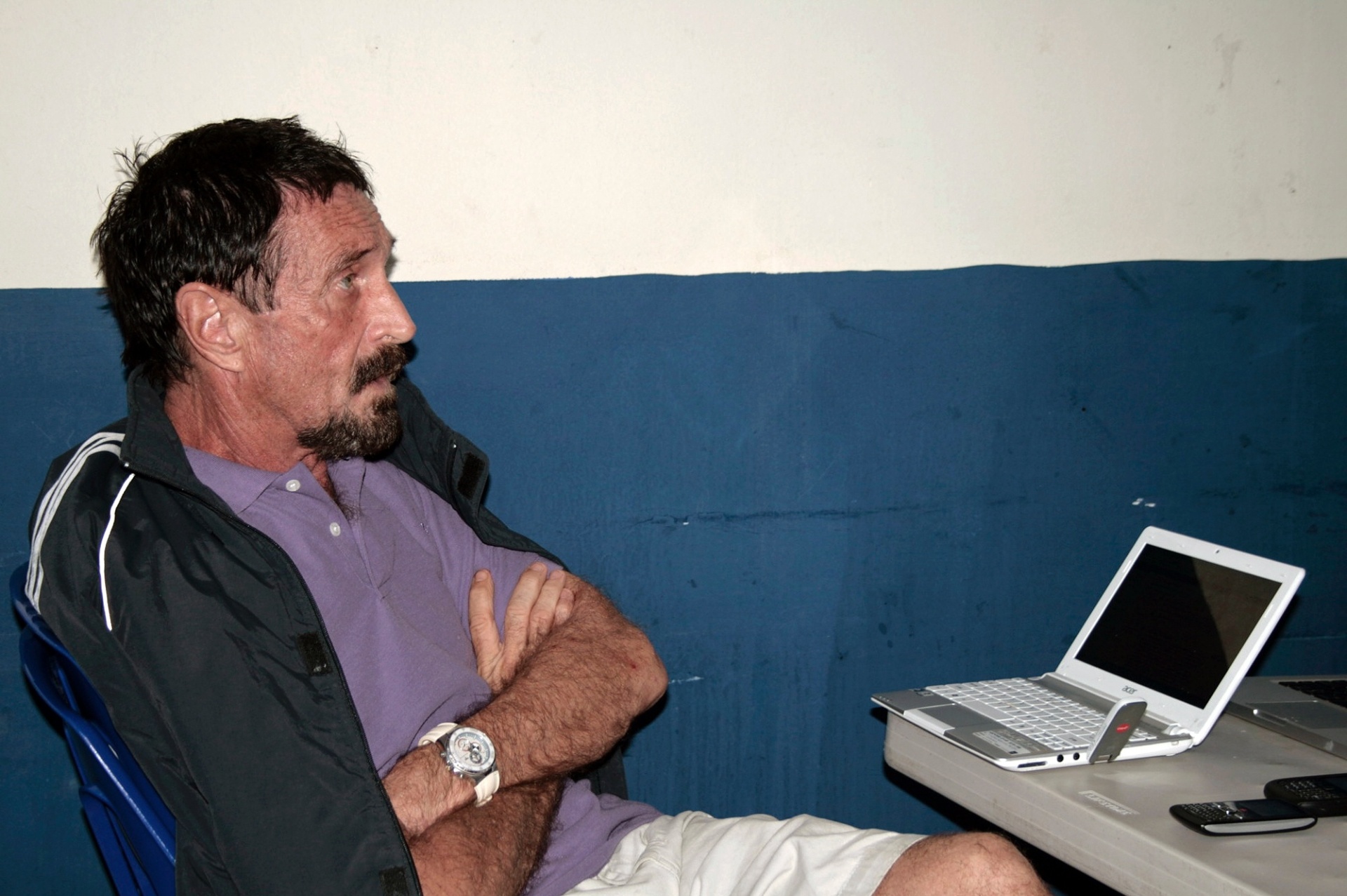 Fotos: John McAfee, fundador da empresa de antivírus, foge em Belize ...