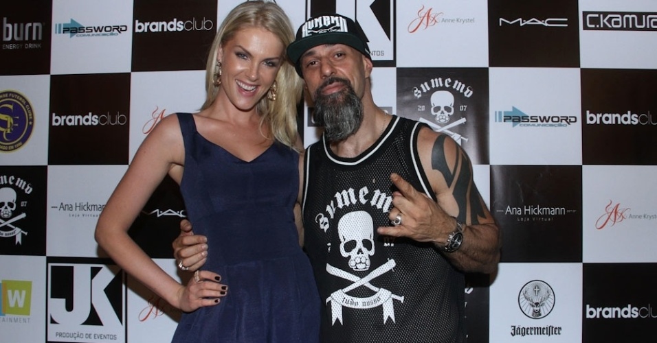 Famosos desfilam para grife de roupas em São Paulo - Fotos - UOL TV e ...