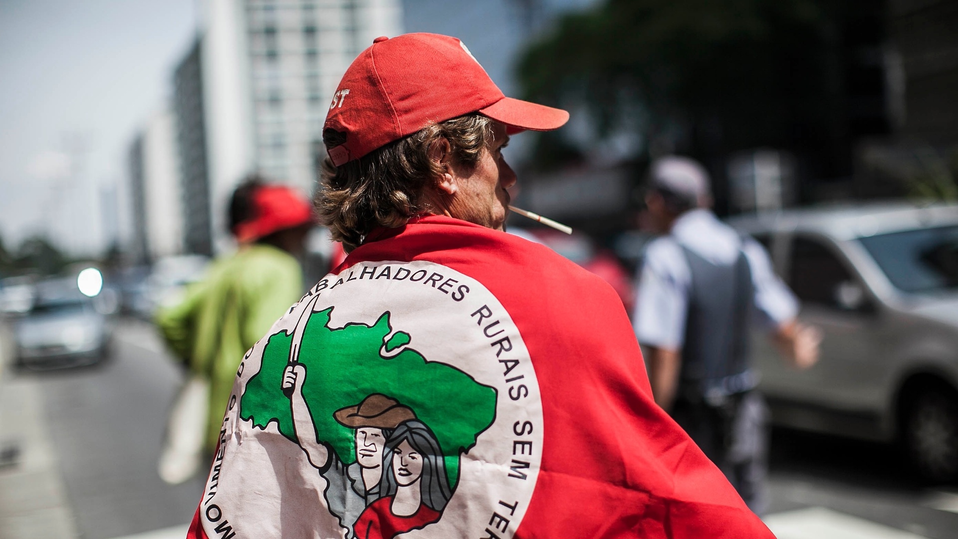 Fotos: MST protesta na avenida Paulista contra reintegração de posse em ...