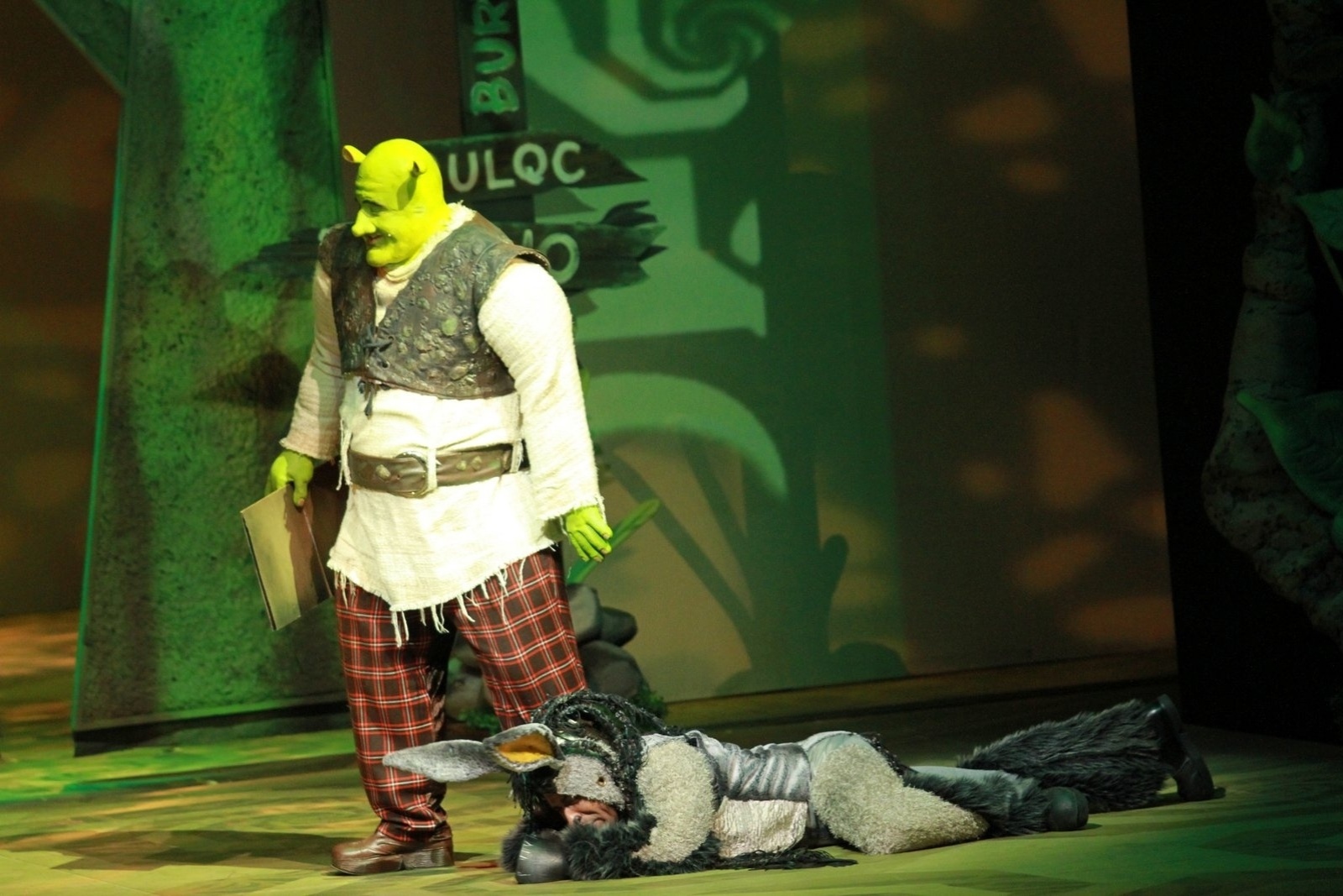 Ilusionismo fará Fiona voar na versão brasileira do musical "Shrek ...