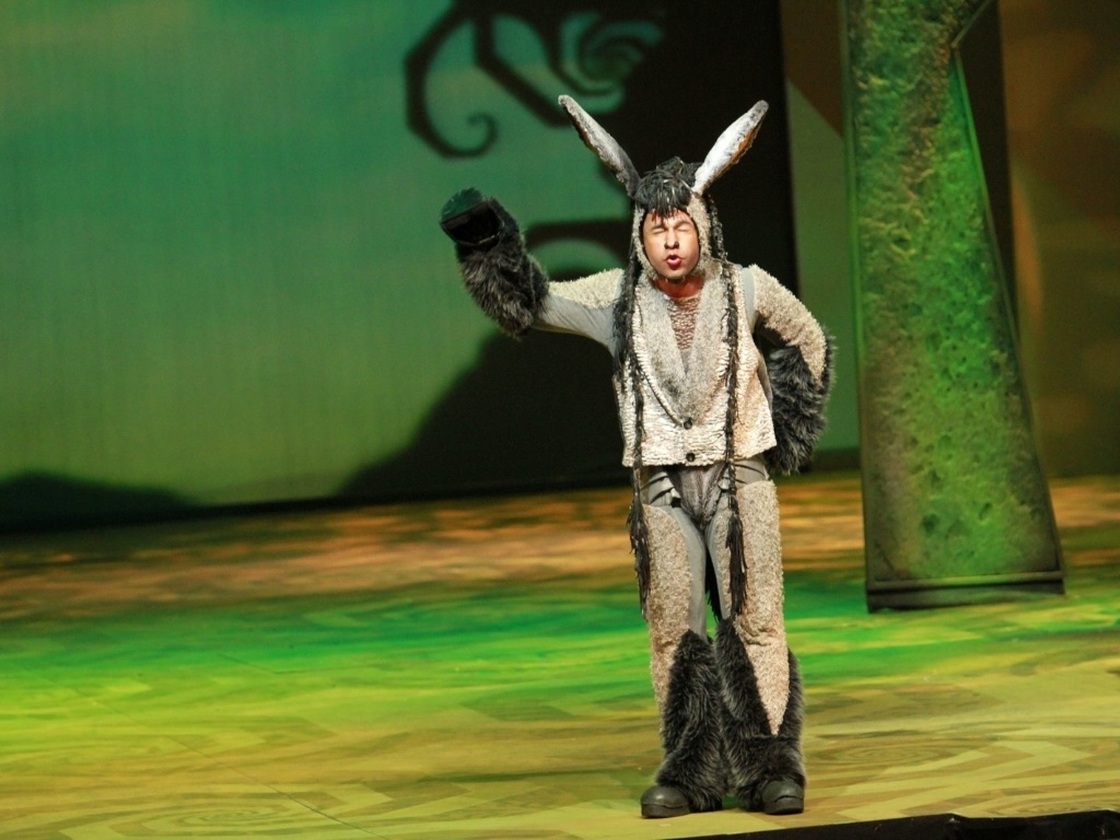 Ilusionismo fará Fiona voar na versão brasileira do musical "Shrek ...