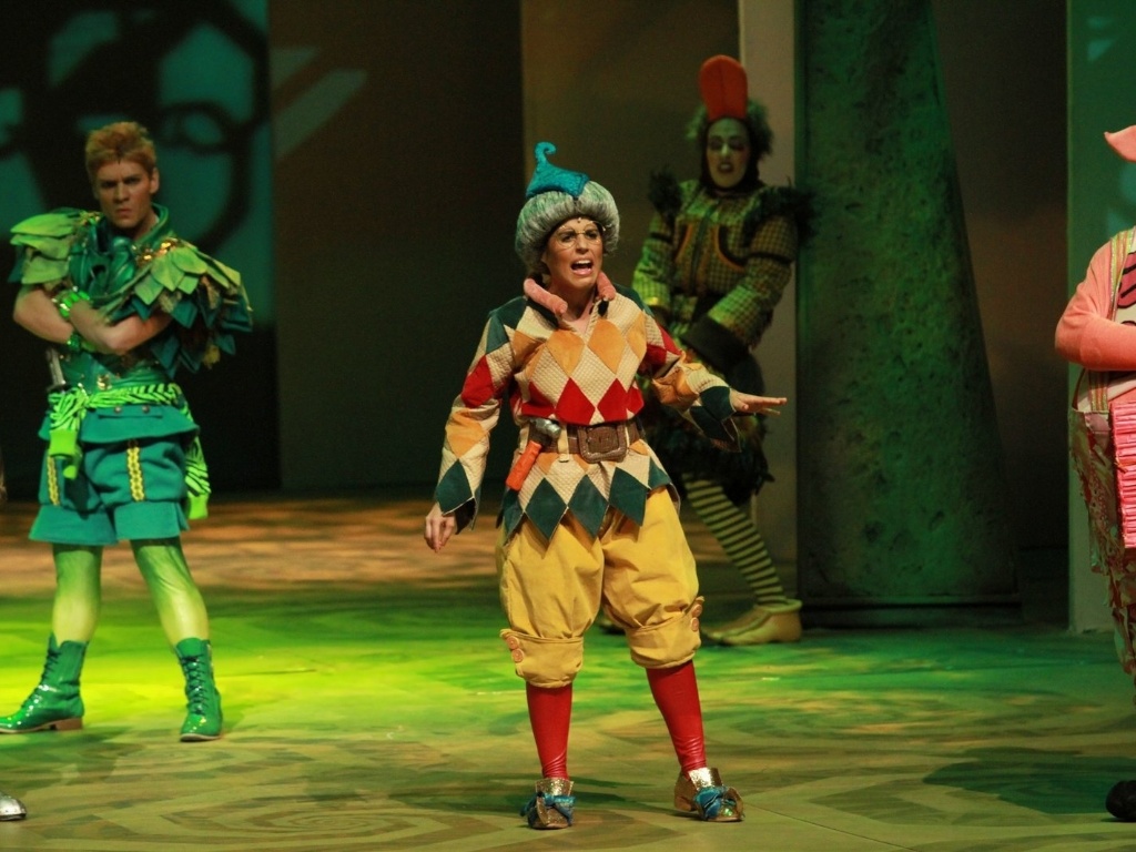 Ilusionismo fará Fiona voar na versão brasileira do musical "Shrek ...