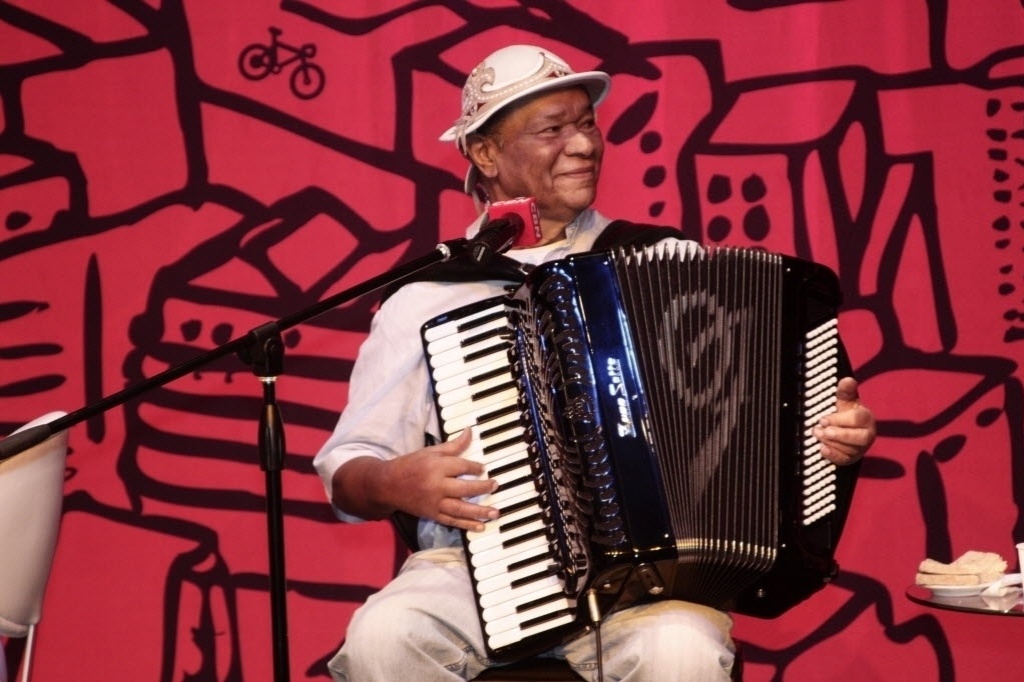 Fotos: Relembre a vida e a carreira de Dominguinhos - 20/12/2012 - UOL ...