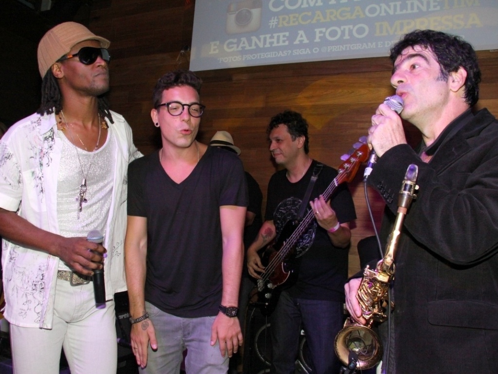 Fotos: Di Ferrero faz participação especial em show de Toni Garrido e ...