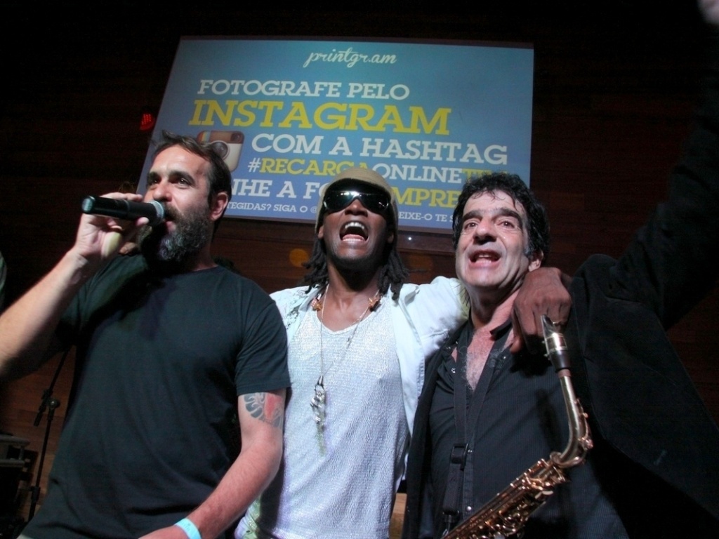 Fotos: Di Ferrero faz participação especial em show de Toni Garrido e ...