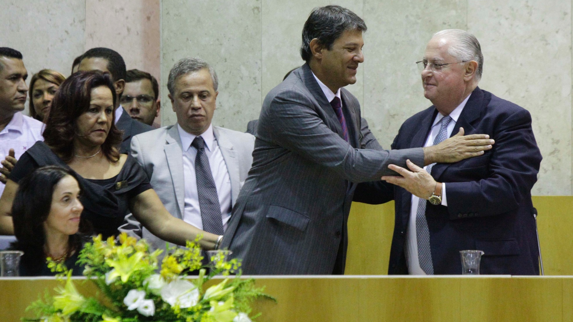Haddad toma posse como prefeito de SP e quer bom relacionamento com ...