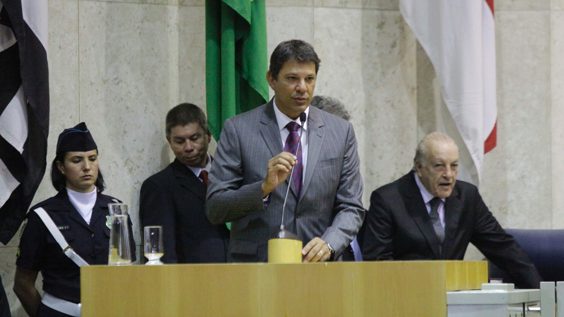 Haddad toma posse como prefeito de SP e quer bom relacionamento com ...