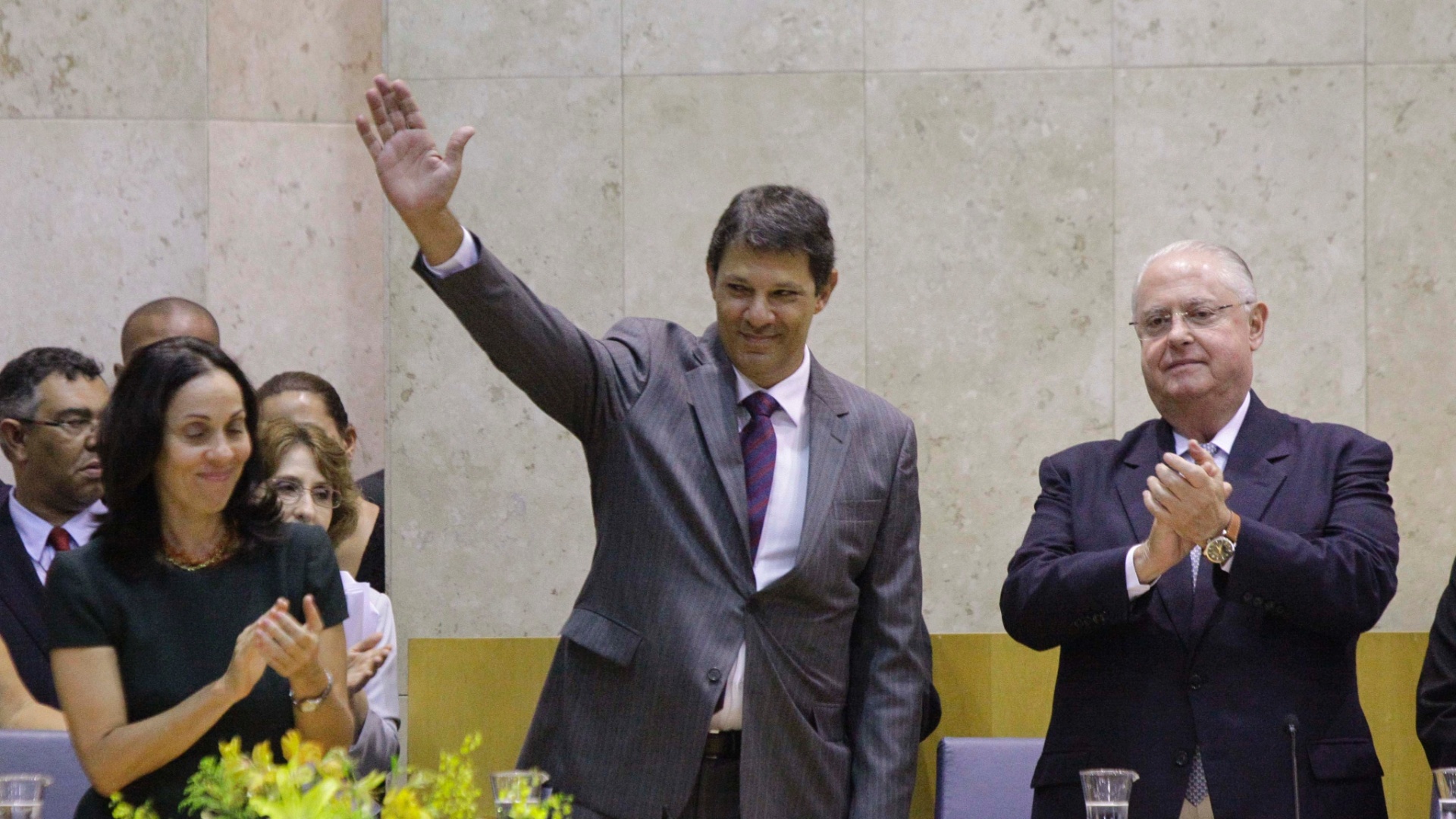 Haddad toma posse como prefeito de SP e quer bom relacionamento com ...