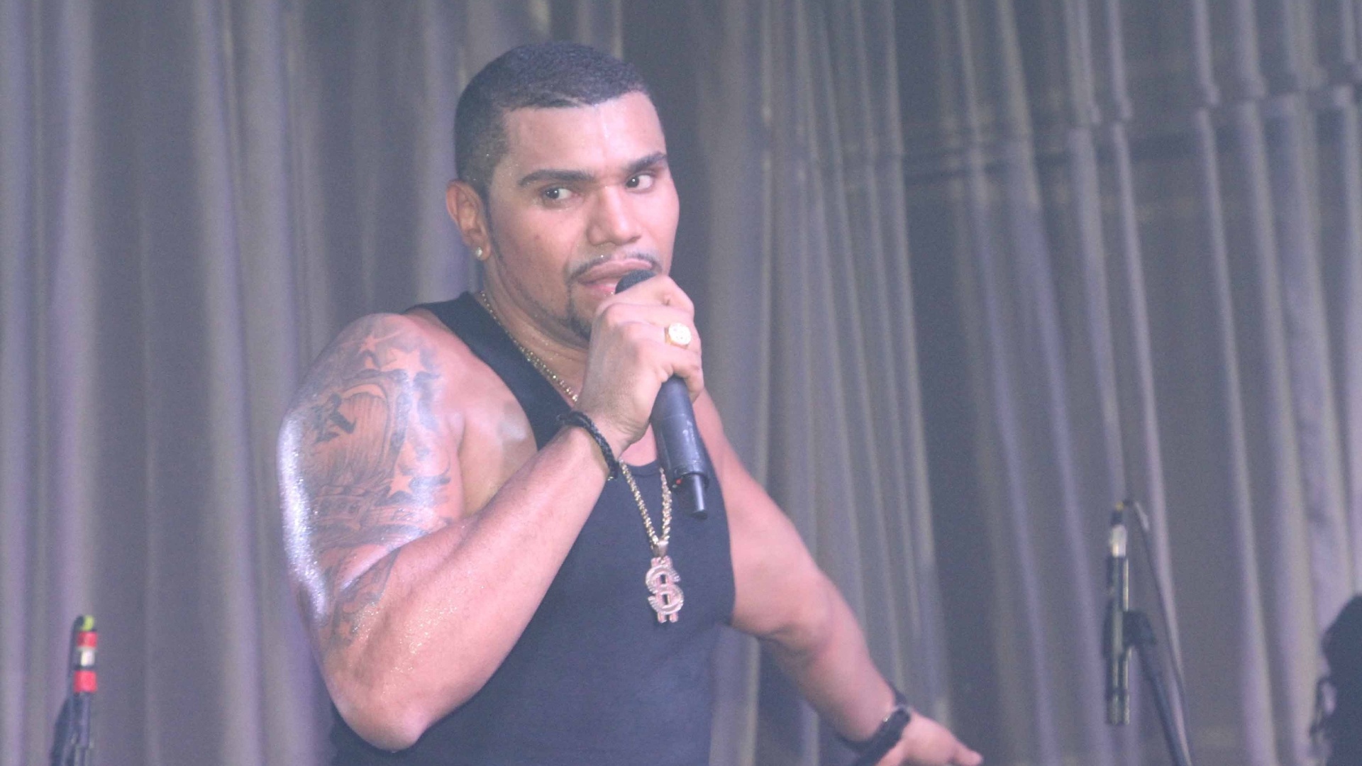 Fotos: Naldo faz show em casa noturna de São Paulo - 09/01/2013 - UOL ...