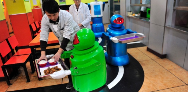 Fotos: 20 robôs servem comida e cozinham em restaurante na China; veja ...