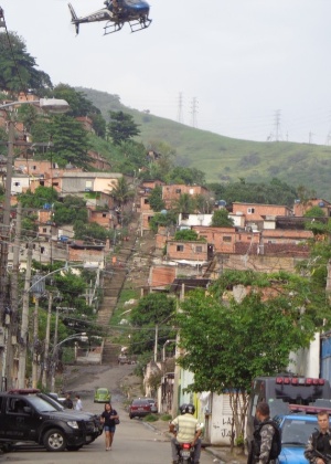 Marcado por onda de violência, Complexo do Lins volta a ser alvo de ...