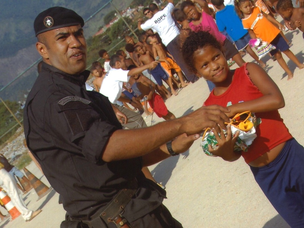 Ex-cabo do Bope é condenado a 18 anos de prisão - 24/01/2013 - UOL Notícias