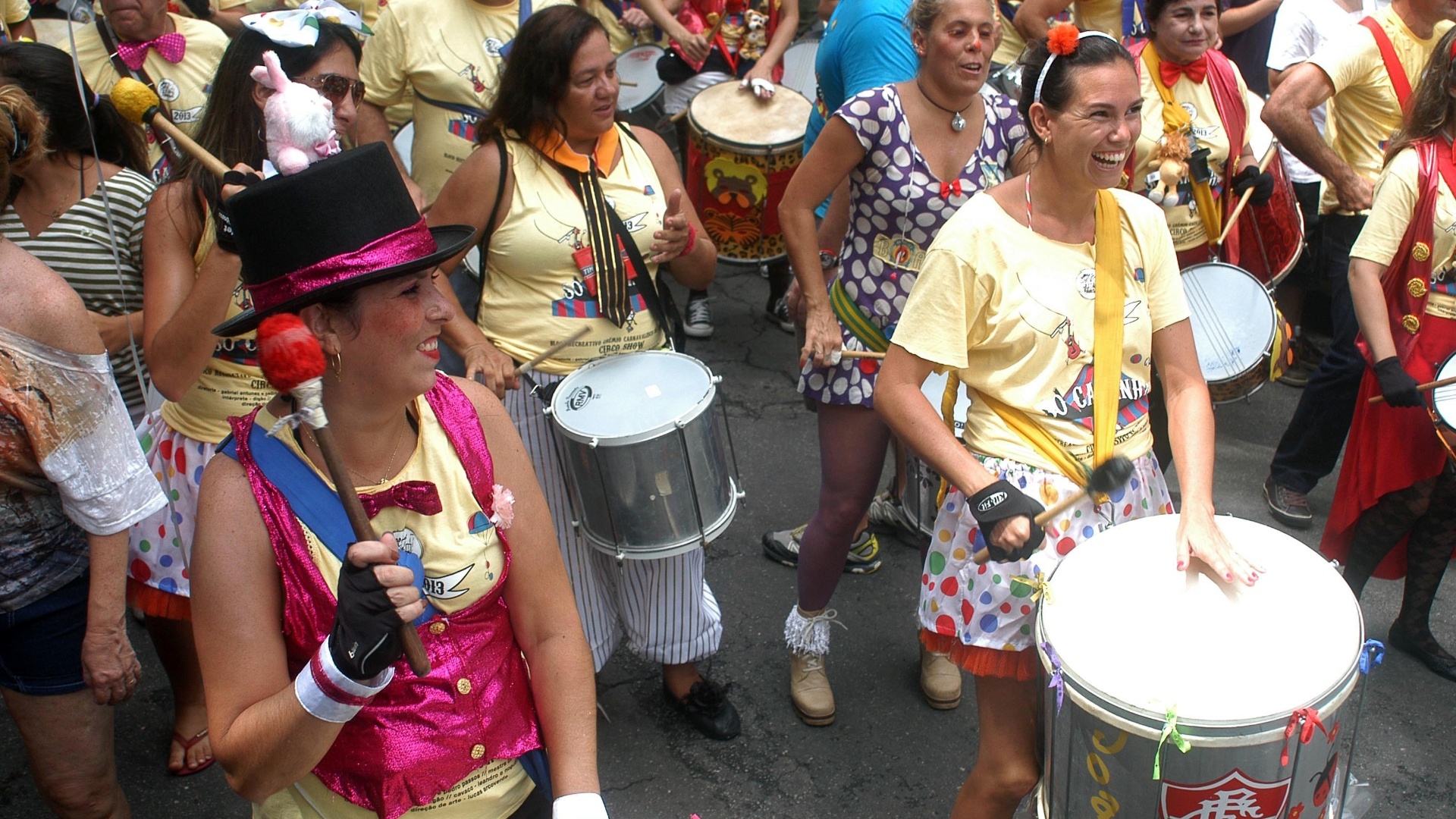 Fotos: Foliões desfilam em carnaval de rua no Rio de Janeiro - 20/01 ...