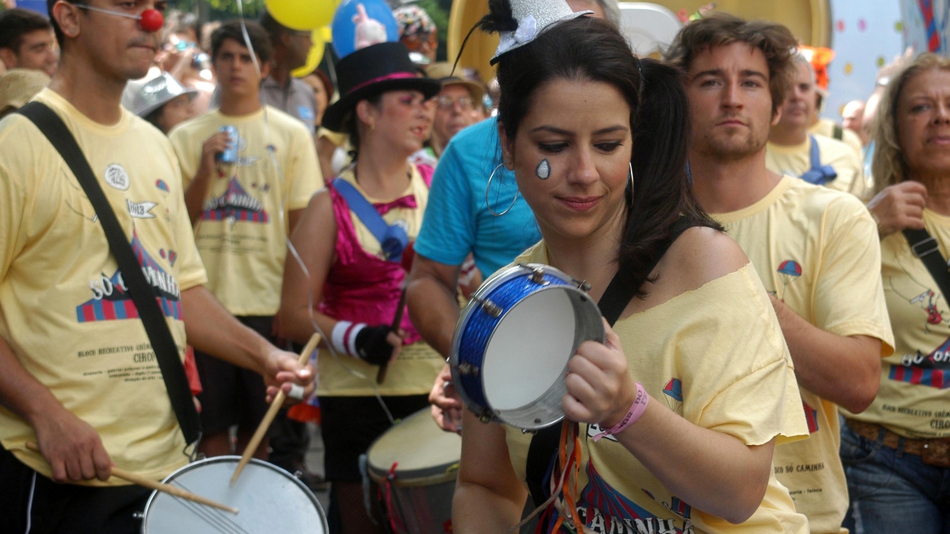 Fotos: Foliões desfilam em carnaval de rua no Rio de Janeiro - 20/01 ...