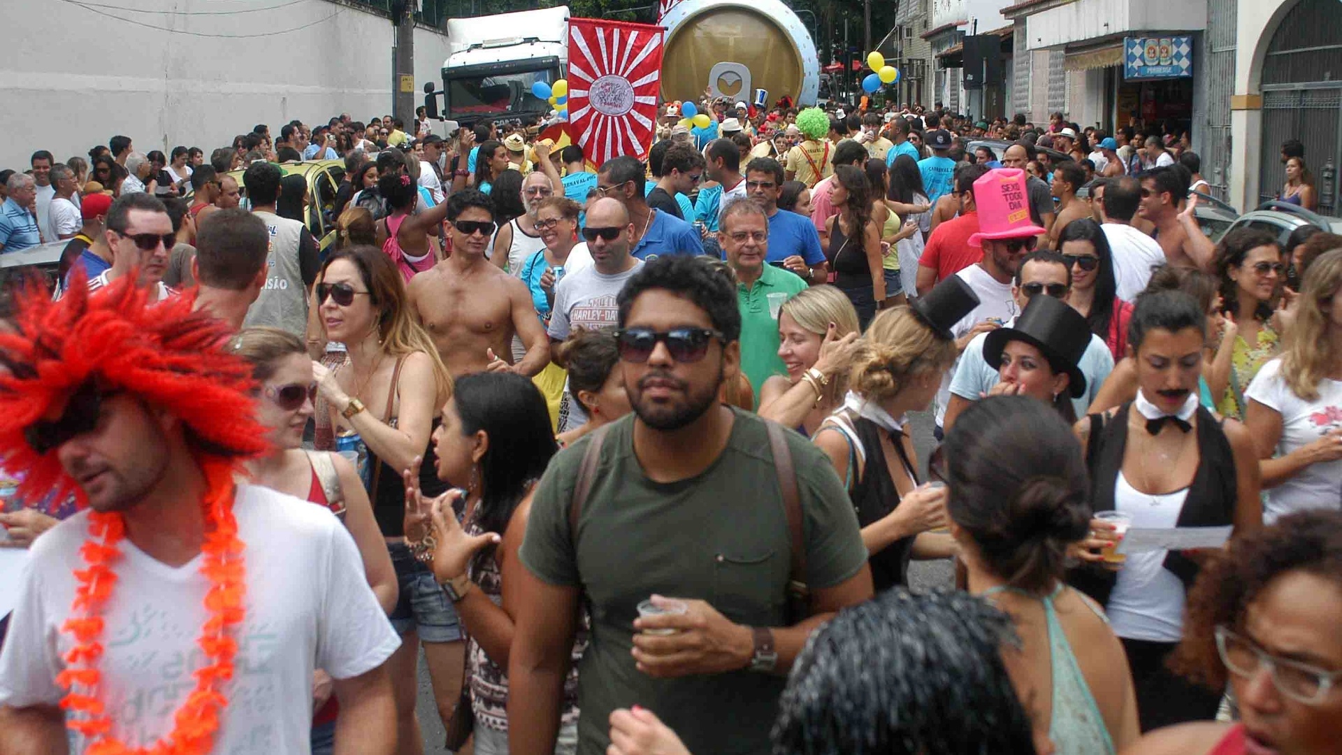 Fotos: Foliões desfilam em carnaval de rua no Rio de Janeiro - 20/01 ...