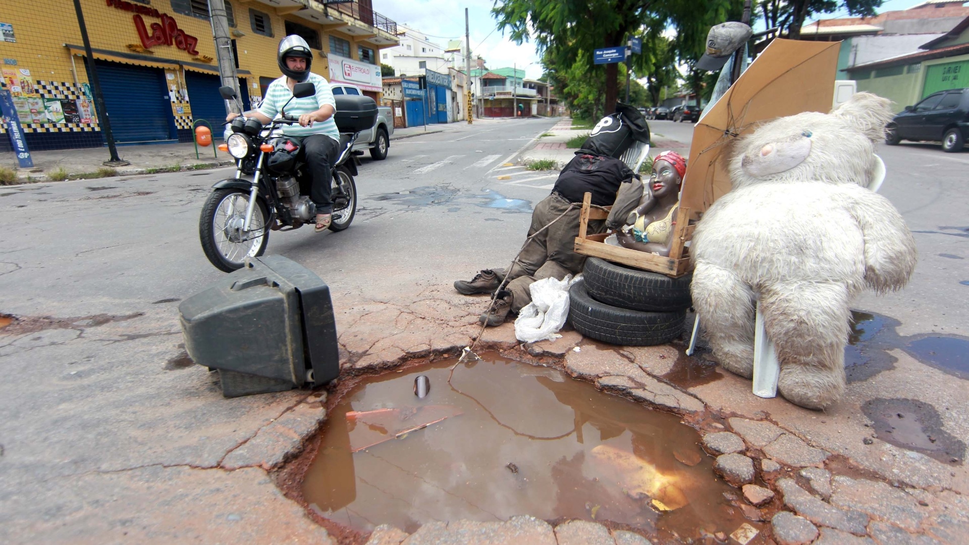 Fotos: O buraco é mais embaixo! UOL Tabloide dá soluções criativas para ...