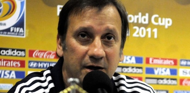 Técnico argentino diz ter estranhado ajuda de juiz em jogo investigado ...