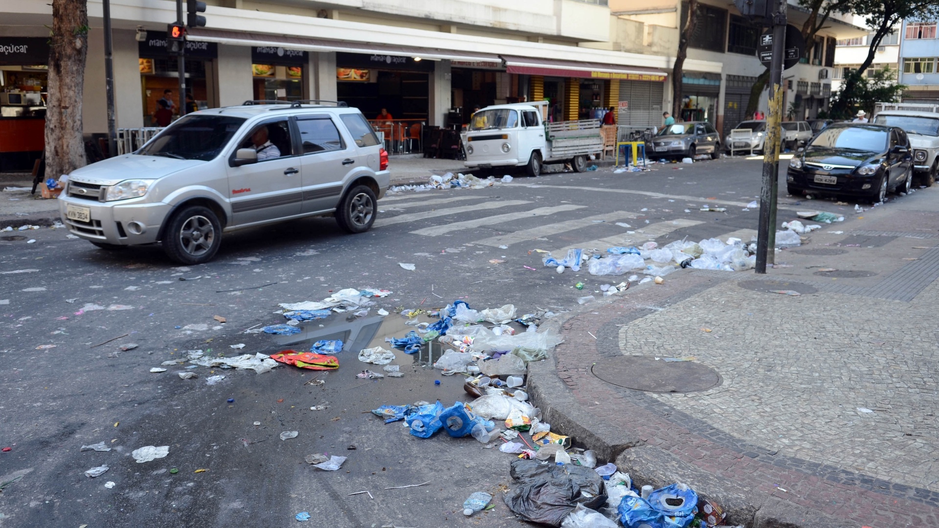Fotos: Lixo nas ruas do Rio no pós-Carnaval carioca - 13/02/2013 - UOL ...