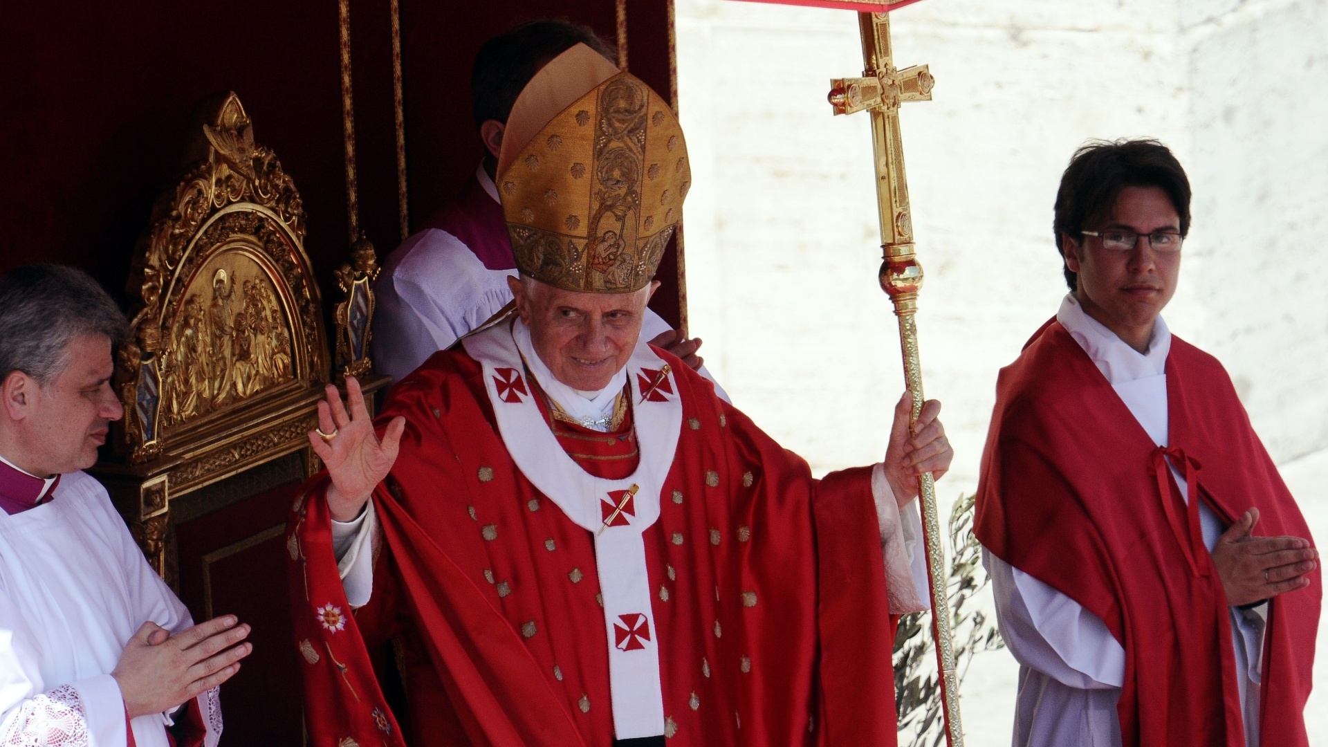 Fotos: Conheça os trajes do papa e seus significados - 19/02/2013 - UOL ...