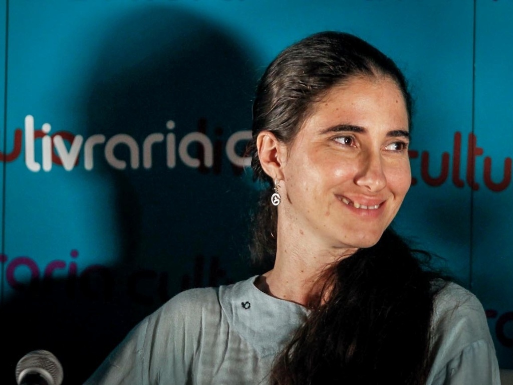 Fotos: Ativista cubana Yoani Sánchez visita o Brasil - 19/02/2013 - UOL ...