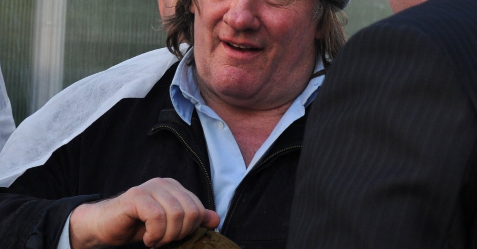 Ator francês Gérard Depardieu quer agora um passaporte argelino ...