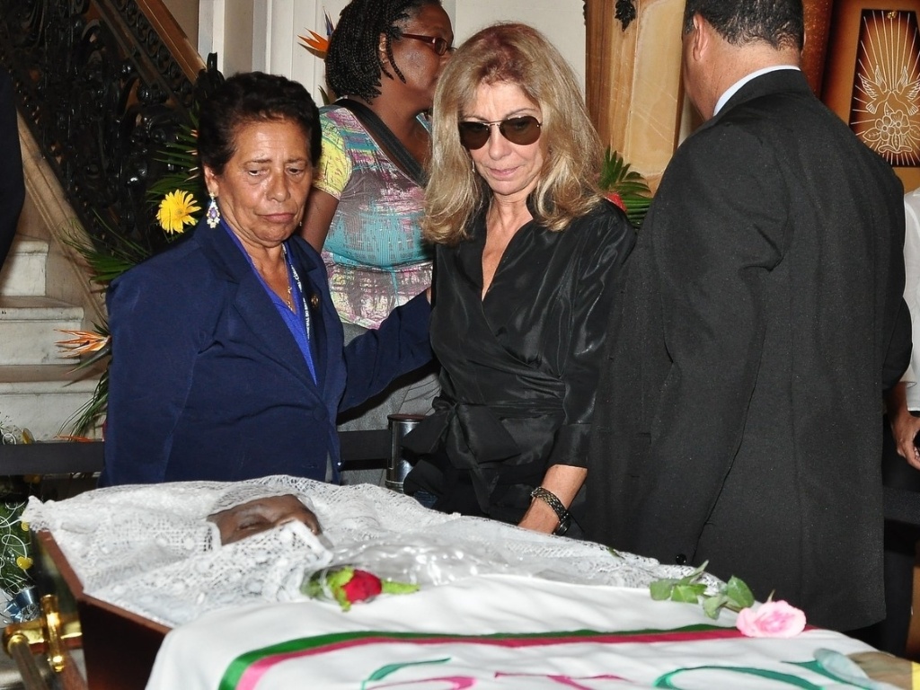 Fotos: Amigos e fãs despedem-se do cantor Emílio Santiago - 20/03/2013 ...