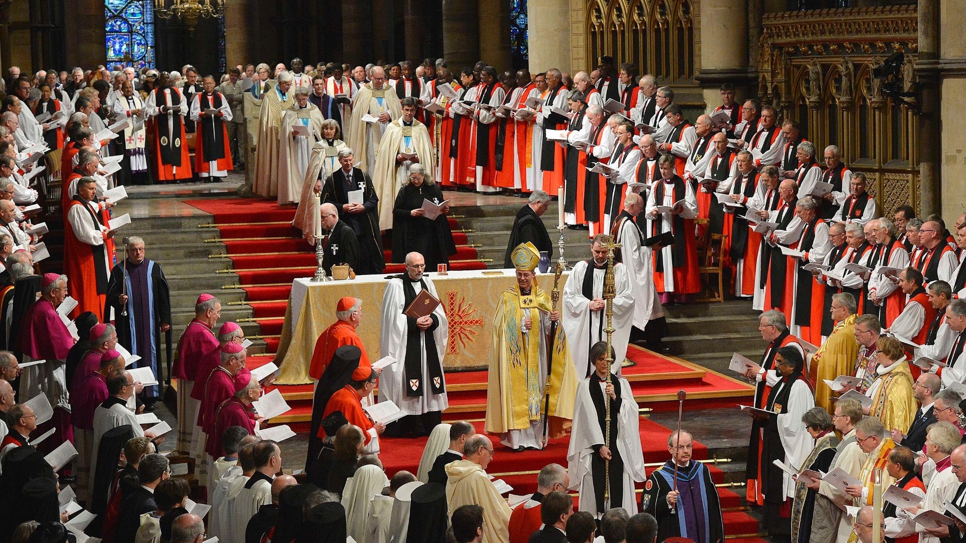 Fotos: Novo líder espiritual dos anglicanos é coroado no Reino Unido ...
