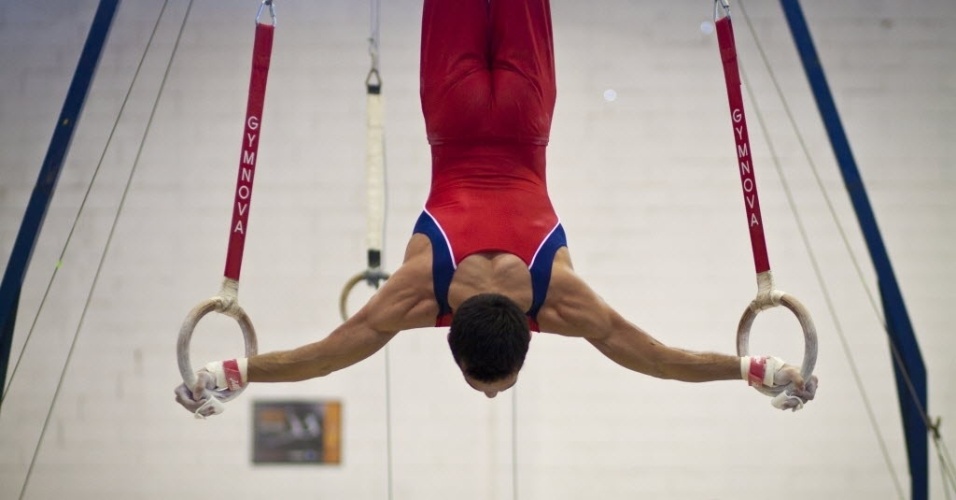 Fotos: Ginasta Henrique Medina compete com Arthur Zanetti nas argolas ...