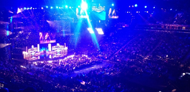 WWE reúne 90 mil e promove maior show de lutas do mundo nos EUA - 07/04 ...