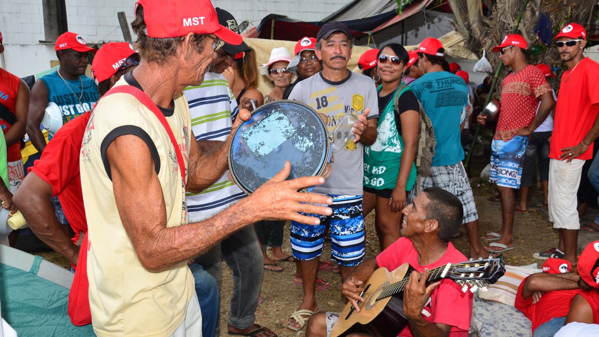 Fotos: Sem-terra realizam manifestações pelo país - 16/04/2012 - UOL ...