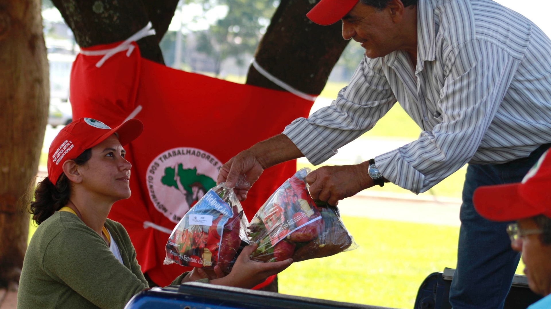 Fotos: Sem-terra realizam manifestações pelo país - 16/04/2012 - UOL ...