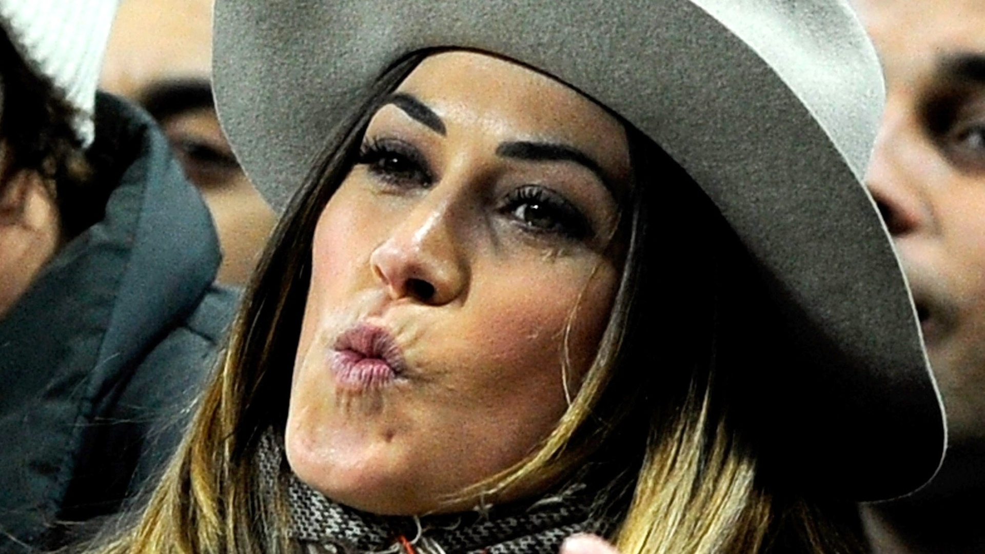 Maria-chuteira 'profissional' dá à luz a primeiro filho de boleiro ...