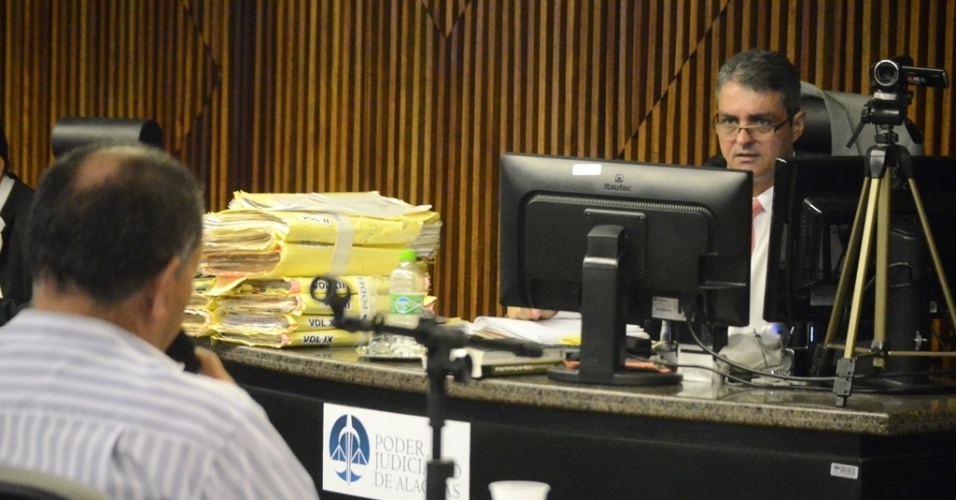 Júri reconhece duplo homicídio, mas absolve PMs do caso PC Farias e ...