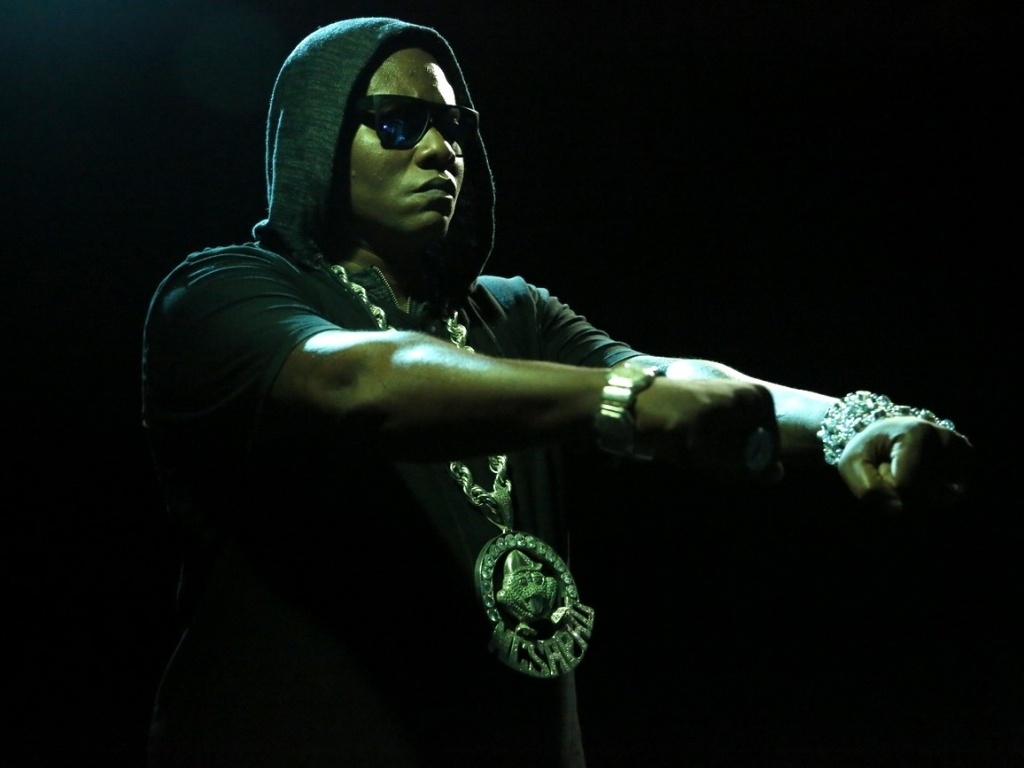 Fotos: Fiuk grava clipe de "Toma Toma" com MC Sapão - 15/05/2013 - UOL ...