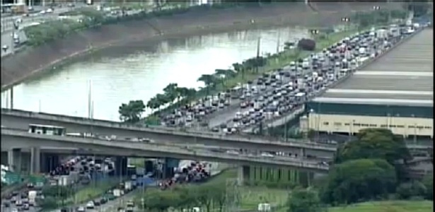 Com adiamento de uma semana, rodízio veicular volta a funcionar na ...