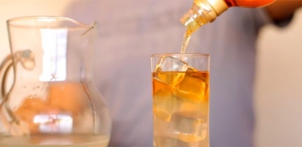 Bebida criada em Recife é feita com uísque e água de coco; saiba mais ...