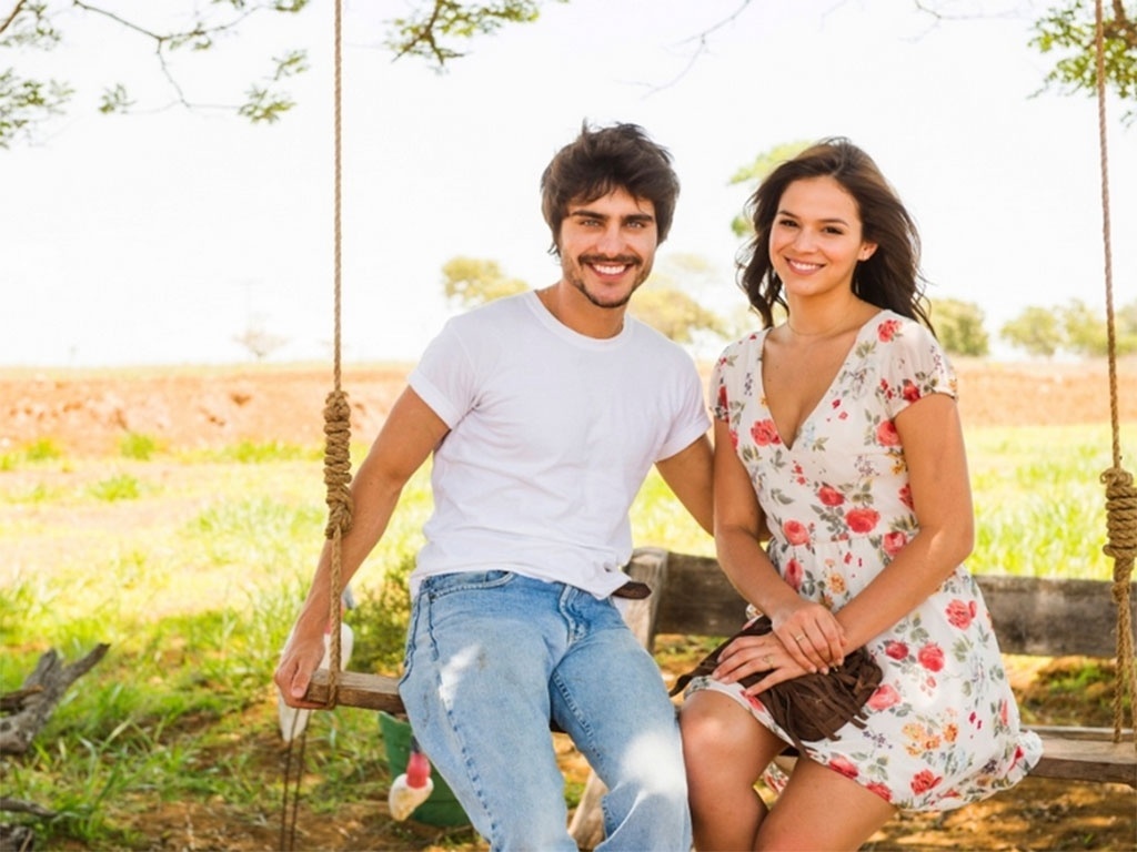 Fotos: Veja o figurino de Bruna Marquezine como Helena e Luiza, em "Em ...