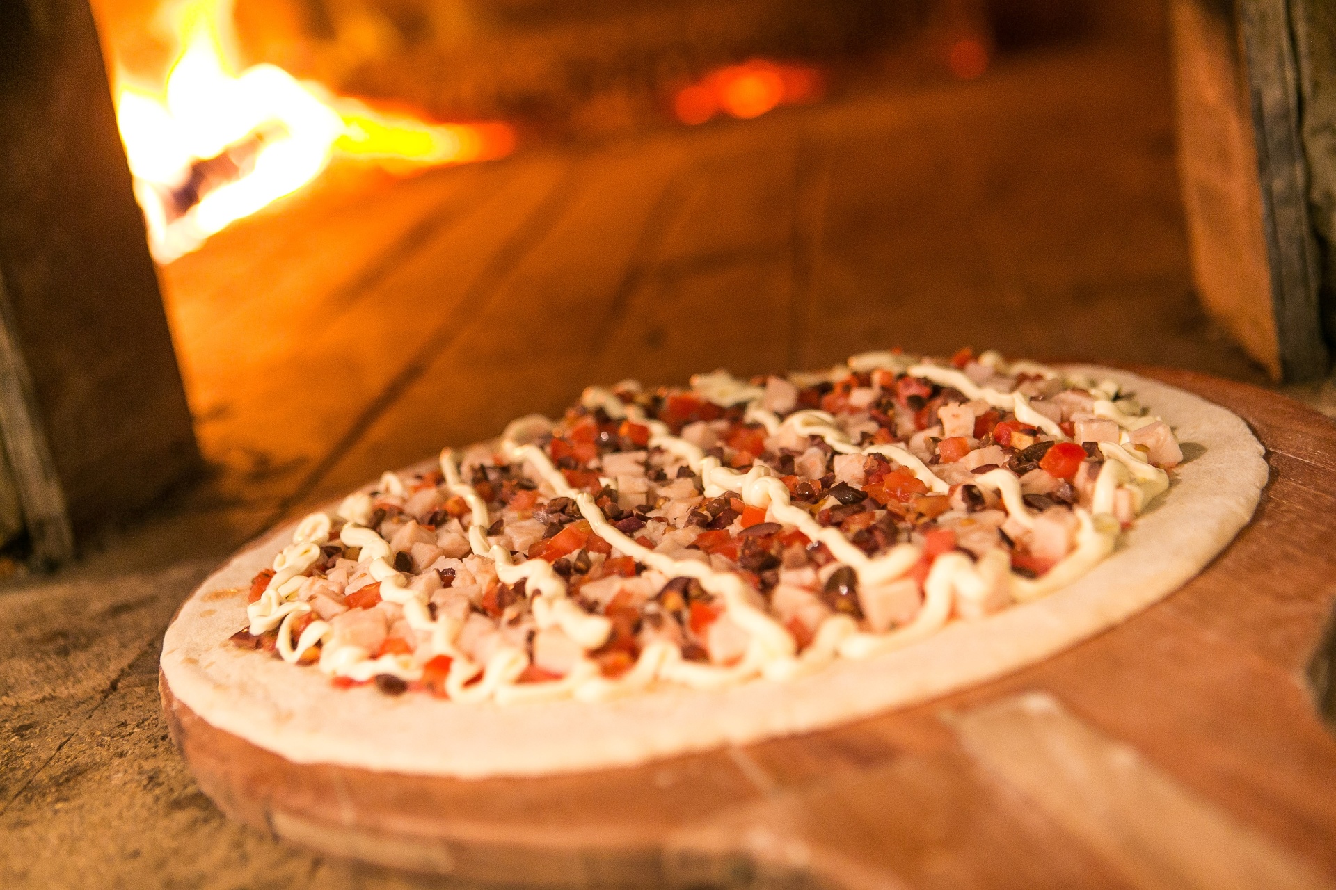 Fotos: Aprenda como fazer a Pizza Módena, com frango defumado e tomate ...