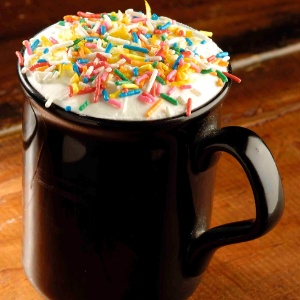 Chocolate quente com licor e mais 4 ideias para deixar a bebida melhor ...