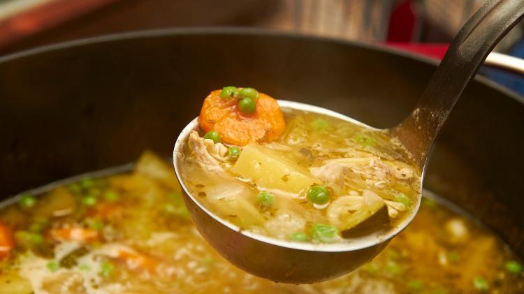 Canja da galinha é "remédio" para ressaca carnavalesca. Aprenda a fazer ...