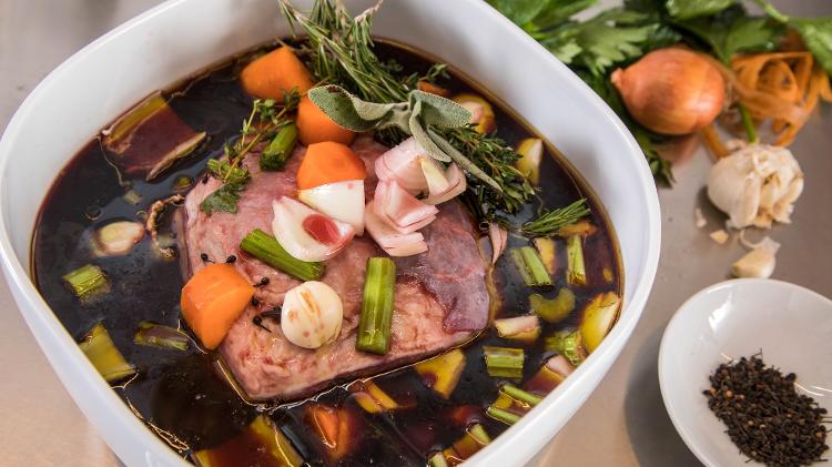 Braseado garante carne que desmancha na boca. Aprenda a fazer em casa ...