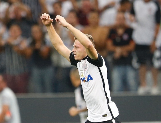 Timão goleia e toma o terceiro lugar do Galo - UOL Esporte